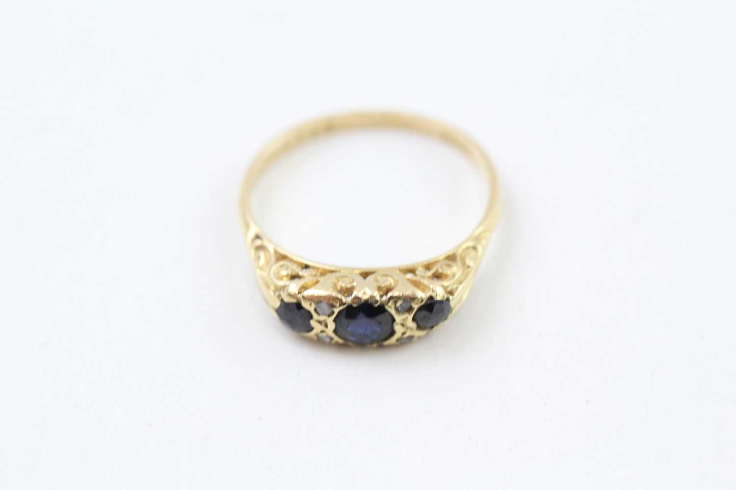 Lot 282 - AN 18CT GOLD, DIAMOND AND SAPPHIRE SEVEN