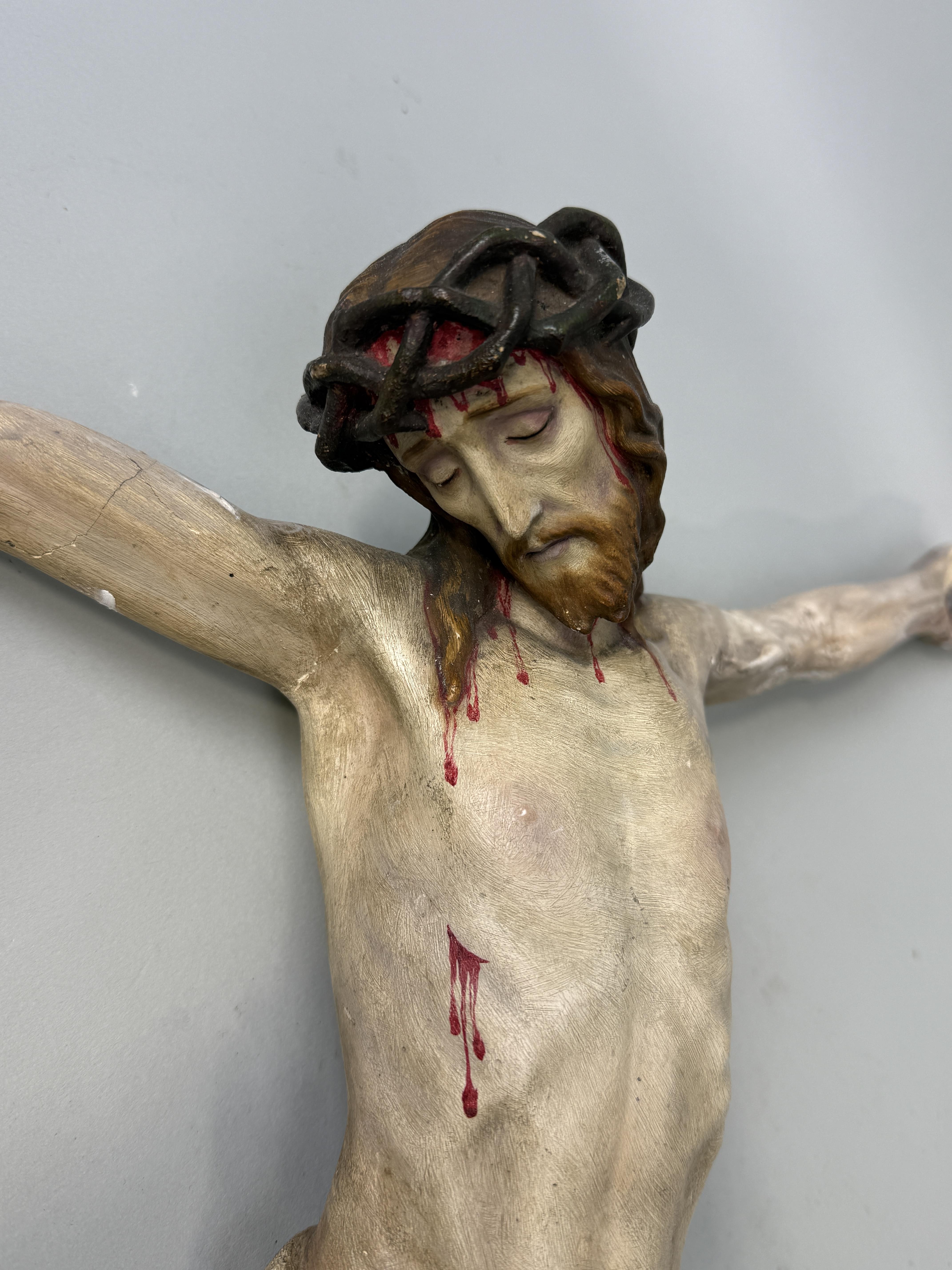 Lot 391 - AN ANTIQUE PAINTED PLASTER CORPUS CHRISTI