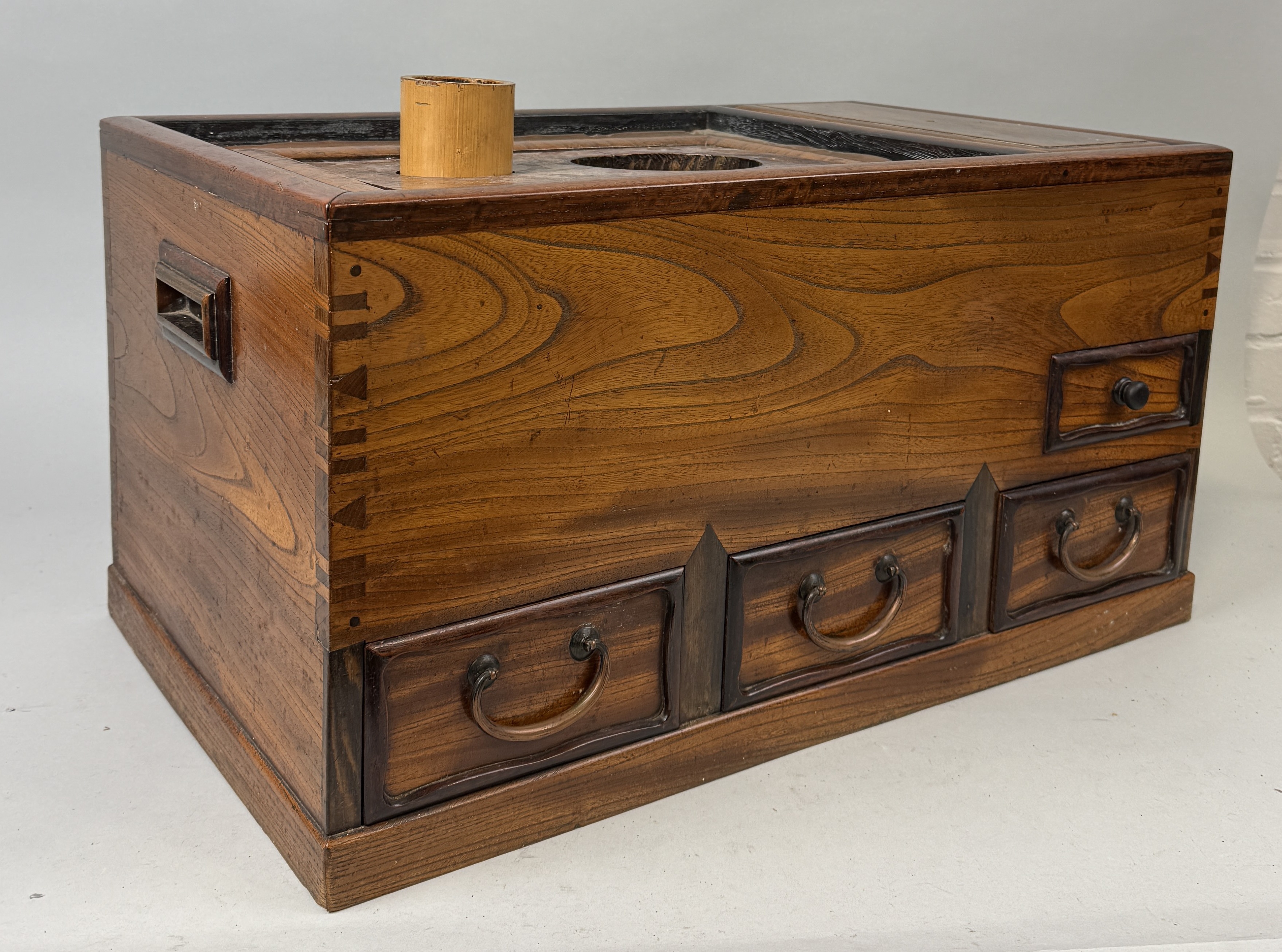 Lot 873 - A JAPANESE NAGA HIBACHI