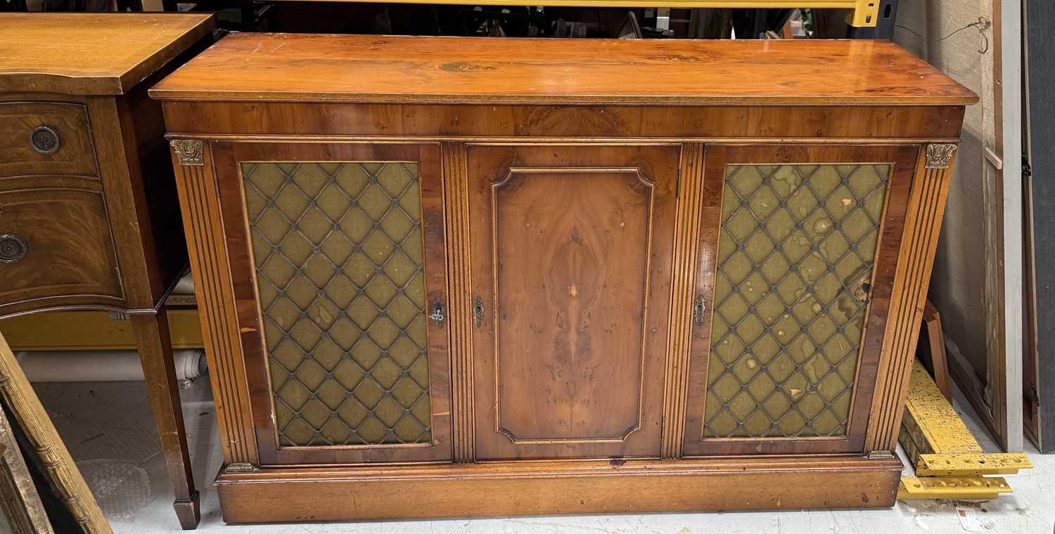 Lot 793 - A REPRODUCTION REGENCY STYLE SIDEBOARD