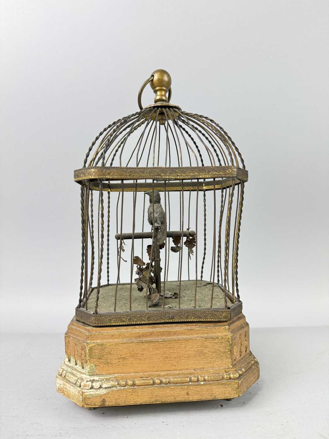Lot 713 - A VICTORIAN AUTOMATON SINGING MUSICAL BIRD