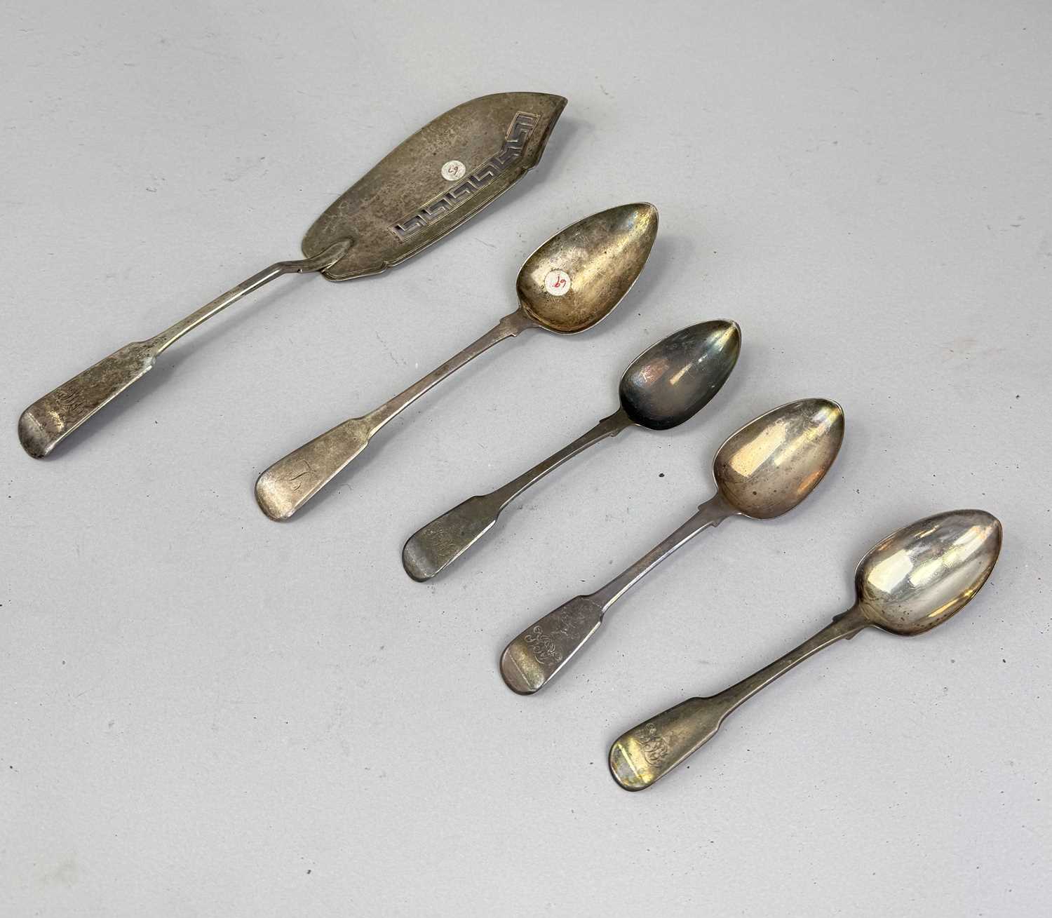 Lot 102 - A SILVER SLICE TOGETHER WITH FOUR TABLE