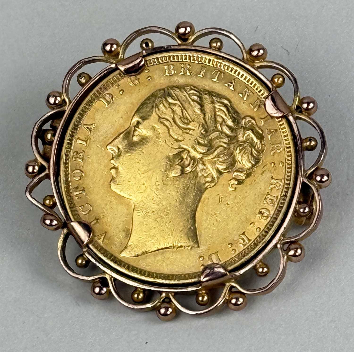 Lot 5 - A VICTORIAN SOVEREIGN, 1871, MOUNTED IN 9CT