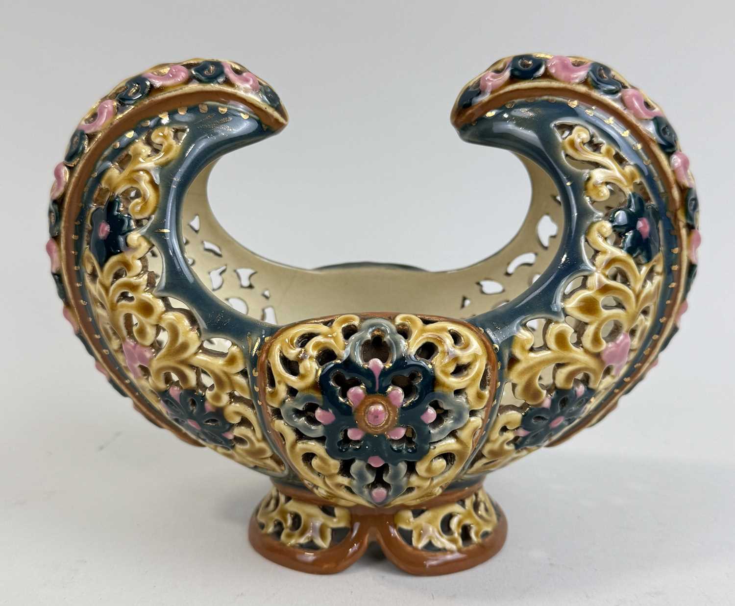 Lot 399 - ZSOLNAY PECS: A HUNGARIAN RETICULATED DISH