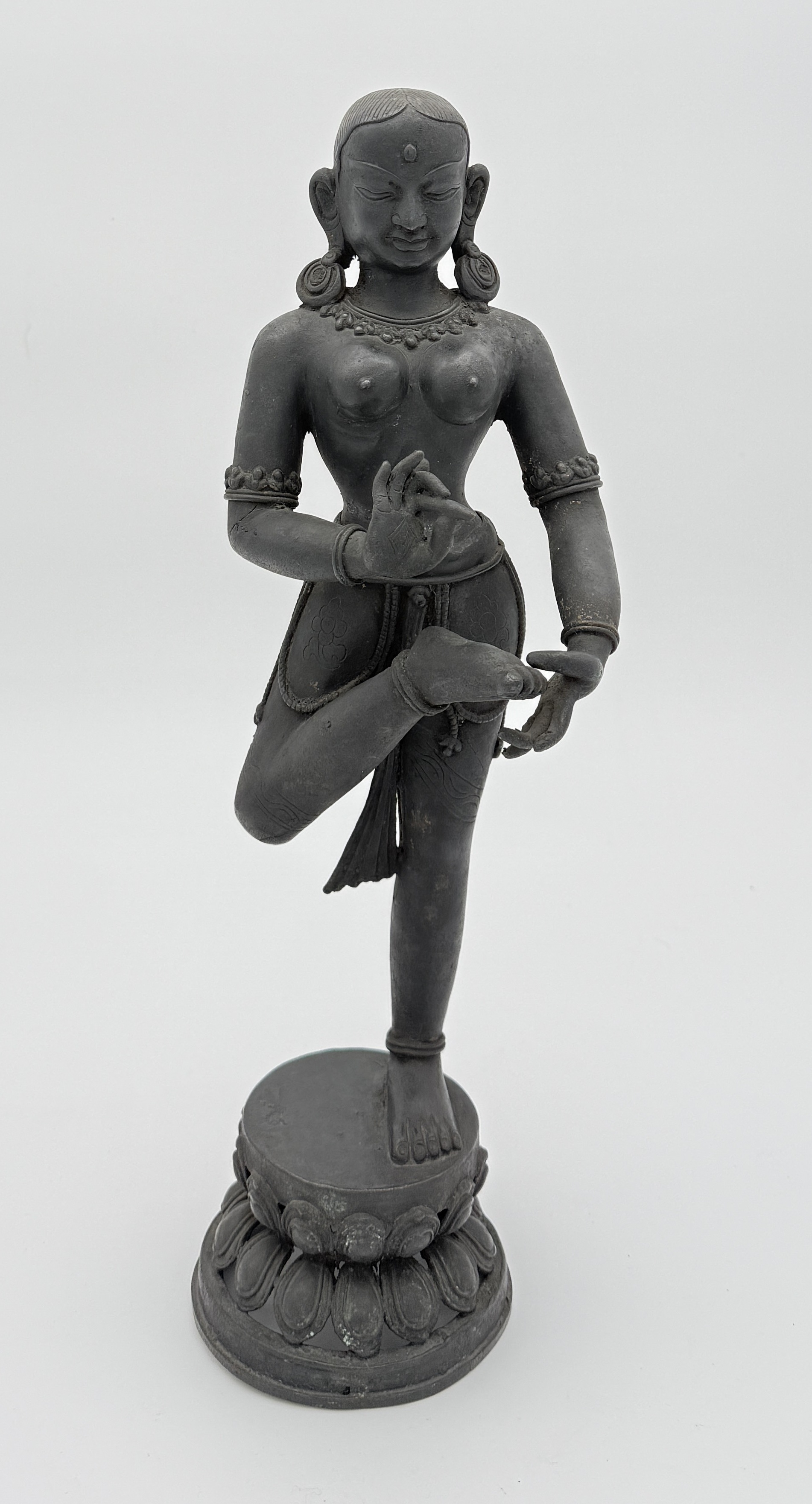 Lot 826 - AN INDIAN METAL FIGURE OF PARVATI STANDING