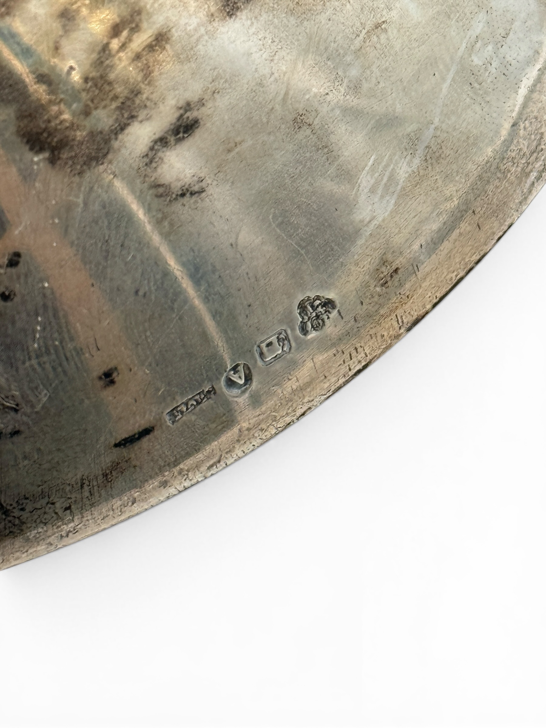 Lot 171 - AN INDIAN SILVER DISH WITH ENGLISH