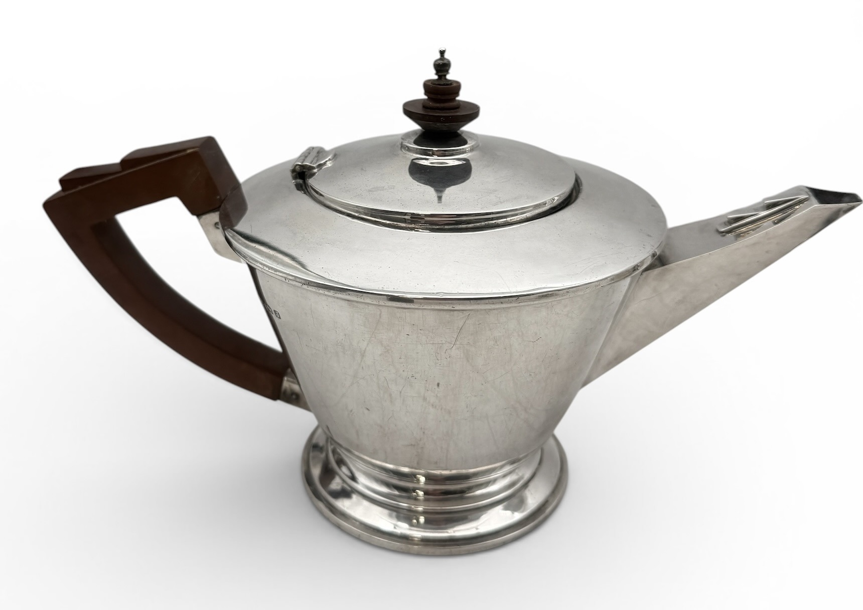 Lot 147 - AN ART DECO SILVER TEA SET COMPRISING TEA