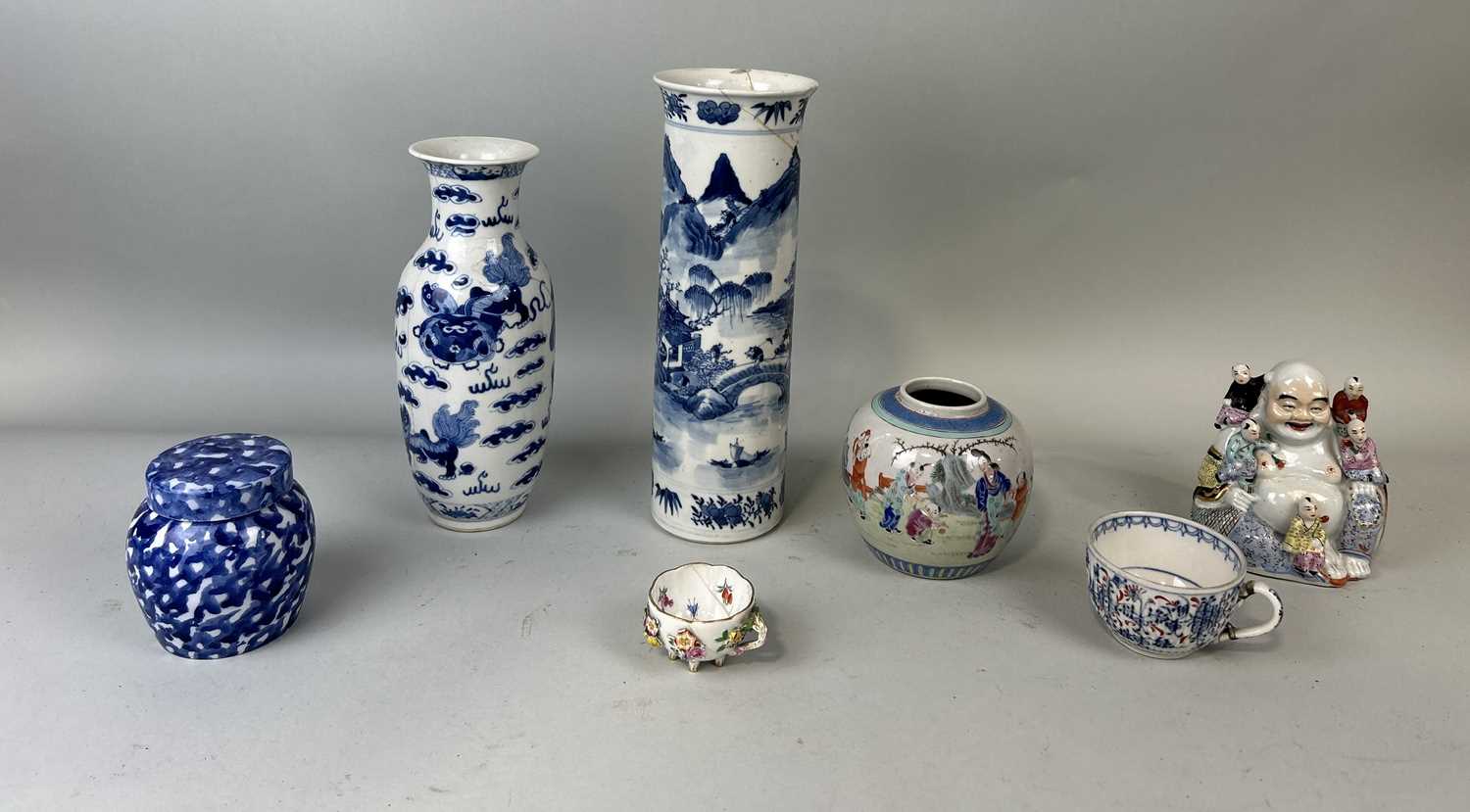 Lot 216 - A COLLECTION OF CHINESE CERAMICS TO INCLUDE